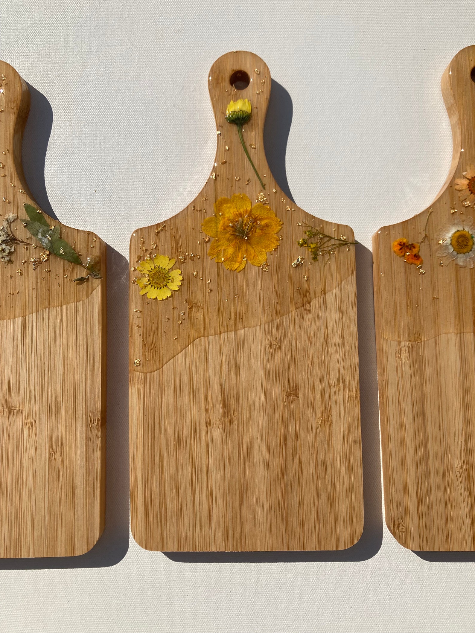 Pressed Flower Charcuterie Serving or Cutting Board ~ Daisy Design With ...