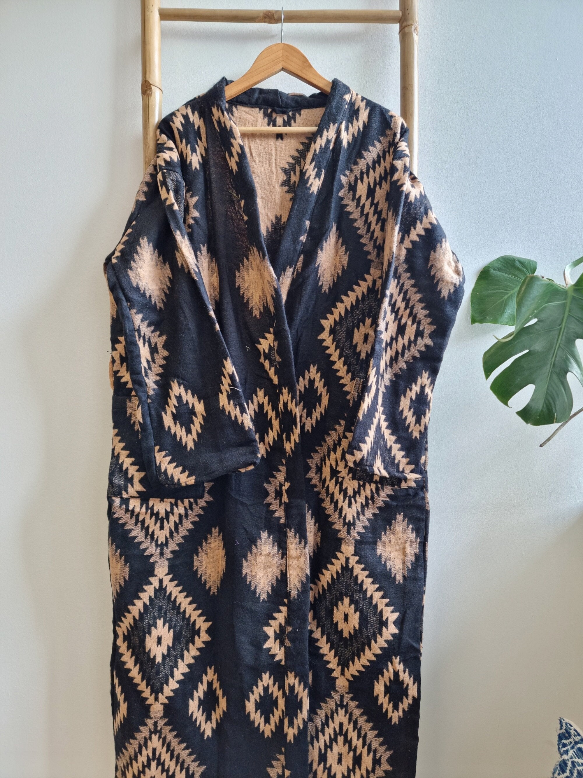 Unisex Yak Wool Blend Floral Kimono/robe Regal Urban Black | Etsy