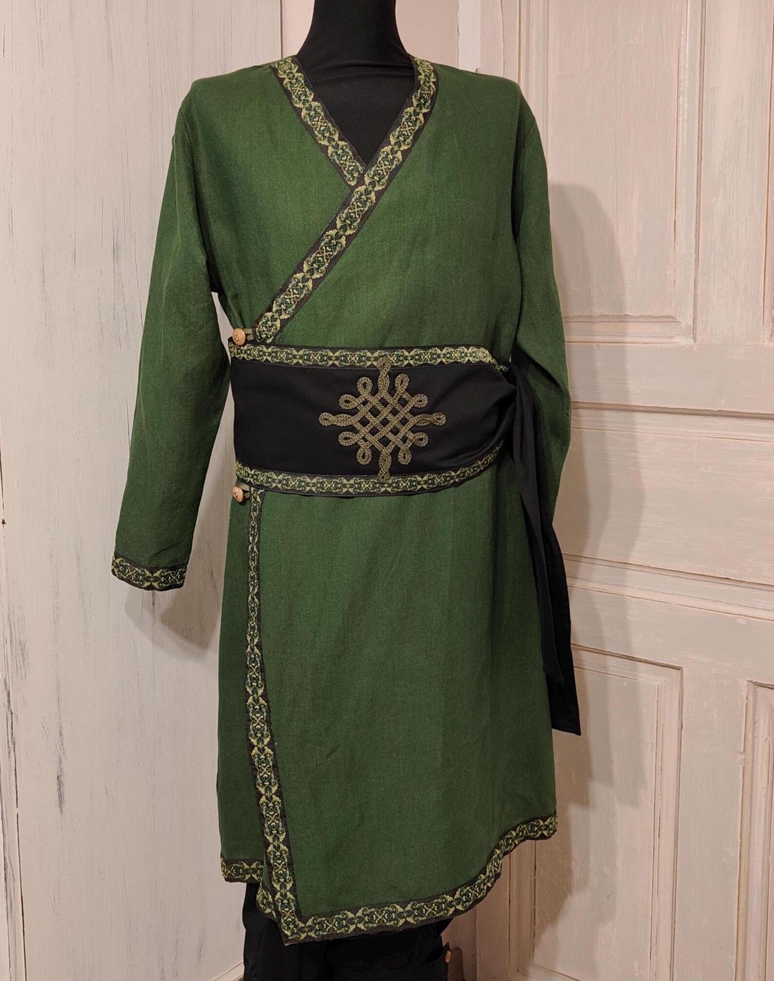 Limited Green Long-sleeved Overlapping Kaftan for Men With Decorated ...