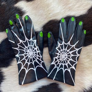 Spiders Web and Green Painted Leather Vintage Gloves - Etsy