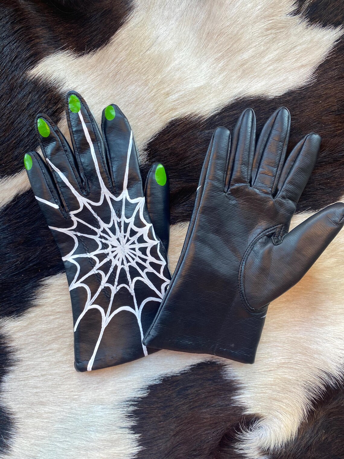 Spiders Web and Green Painted Leather Vintage Gloves - Etsy