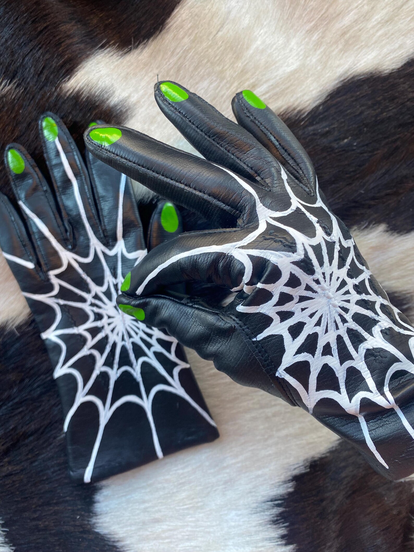 Spiders Web and Green Painted Leather Vintage Gloves - Etsy
