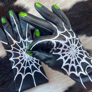 Spiders Web and Green Painted Leather Vintage Gloves - Etsy