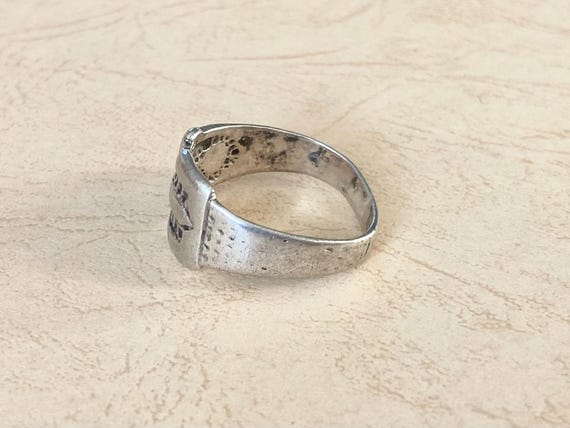 1978 Sheffield Hallmarked Sterling Silver Buckle Ring… - Gem