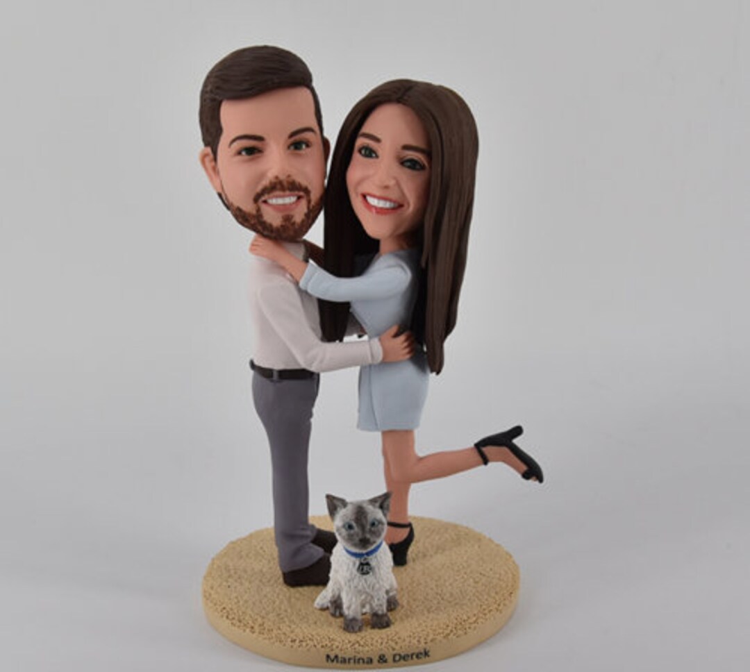 Custom Bobbleheads Couple With Cat, Personalized Bobblehead for Parents ...