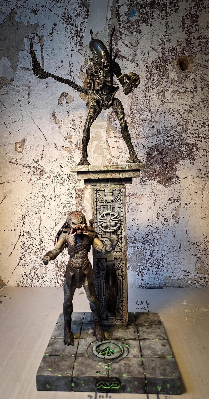 Alien Vs Predator Display Diorama / Predator Diorama / Alien Diorama - Etsy