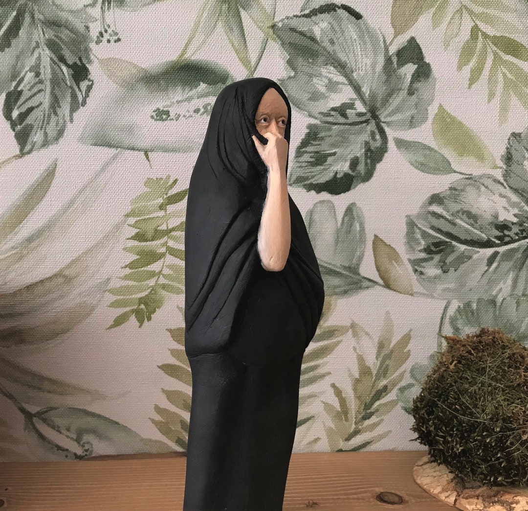 Muslim Woman in Black Hijab Sculpture, Statue Home Decor, Finished in ...