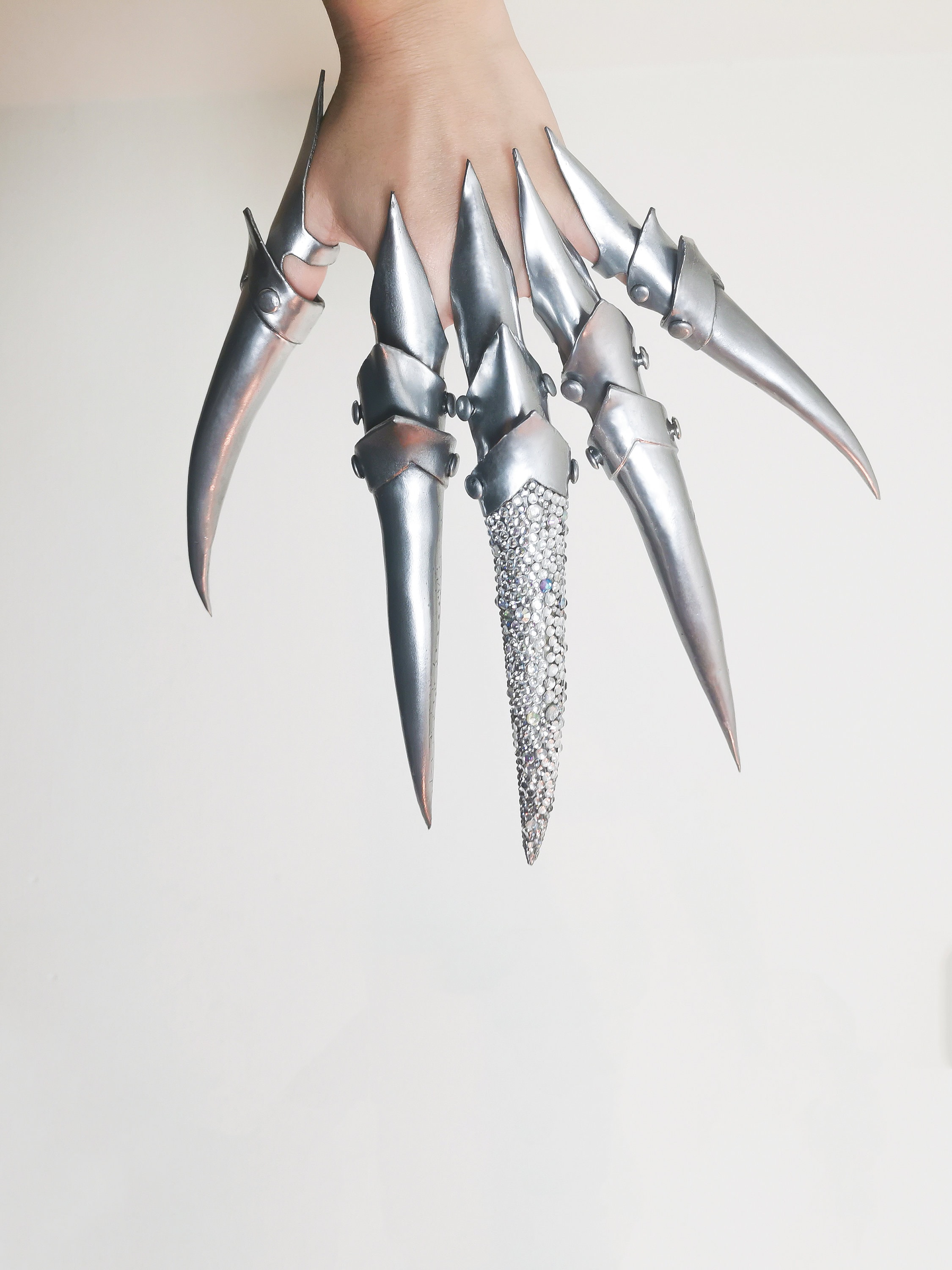 Finger Claw Weapon
