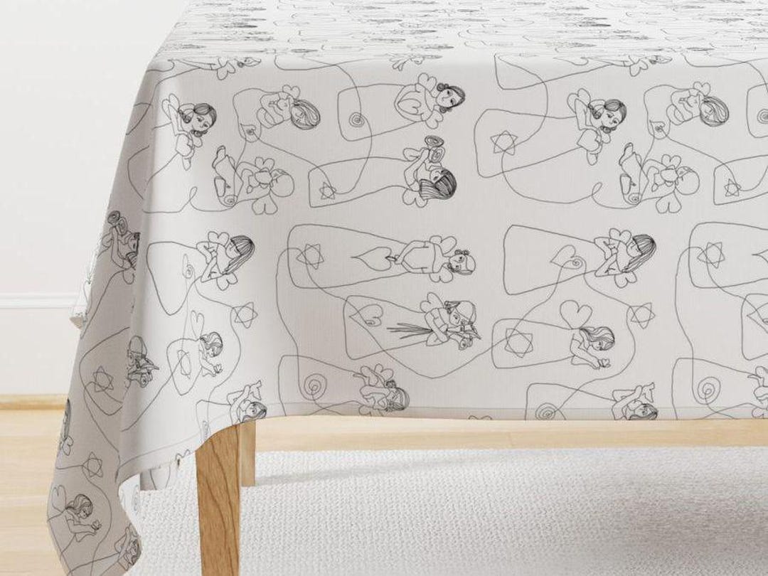 Lovely Line Art Table Linen for Season Celebrations / Charming Hand ...