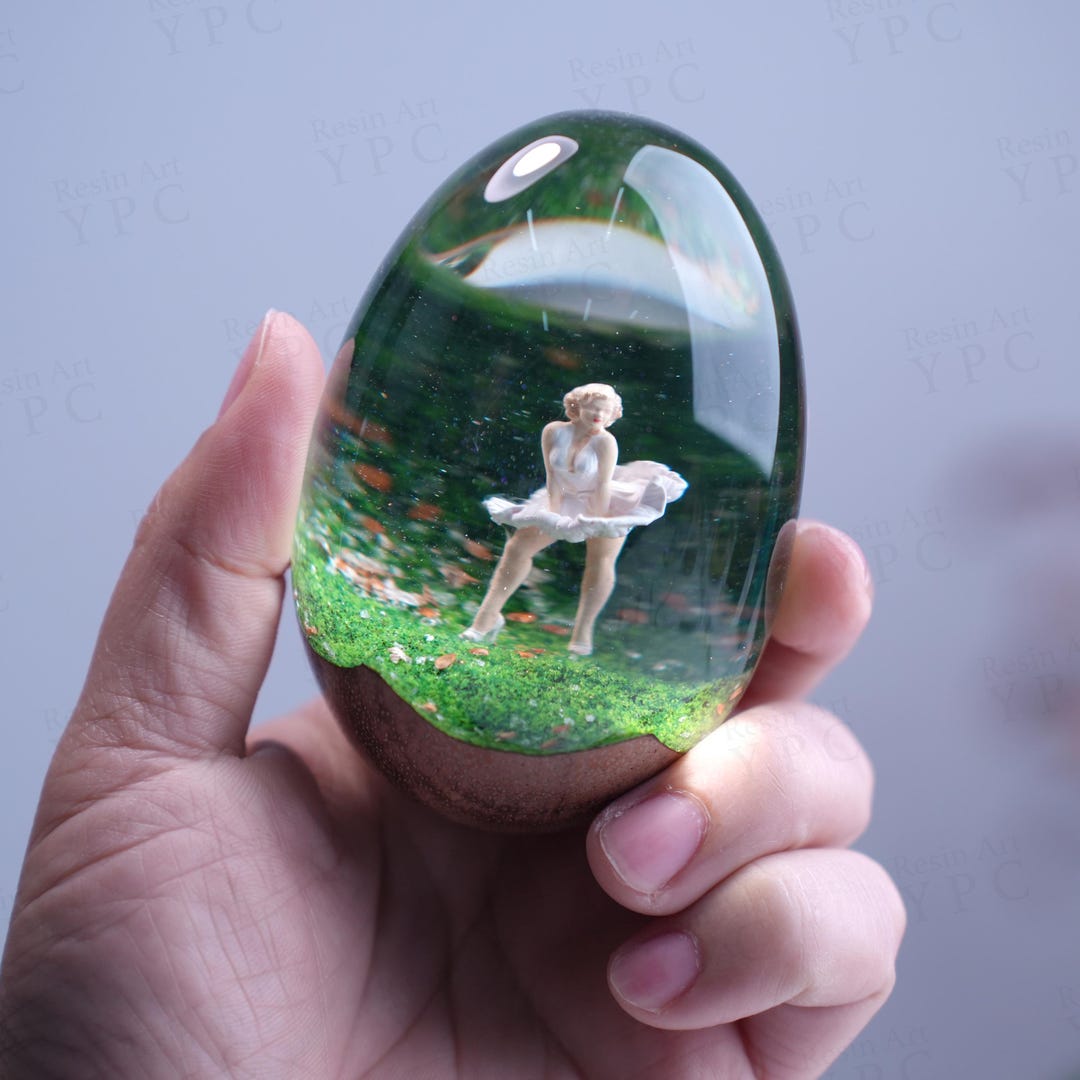 Blonde Bombshell Resin Egg: Classic Movie Icon Art Decor, Mother's Day ...