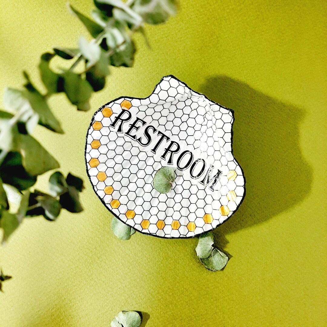 Honeycomb Black & White Shell Bathroom Sign, Coastal Decor - Etsy.de