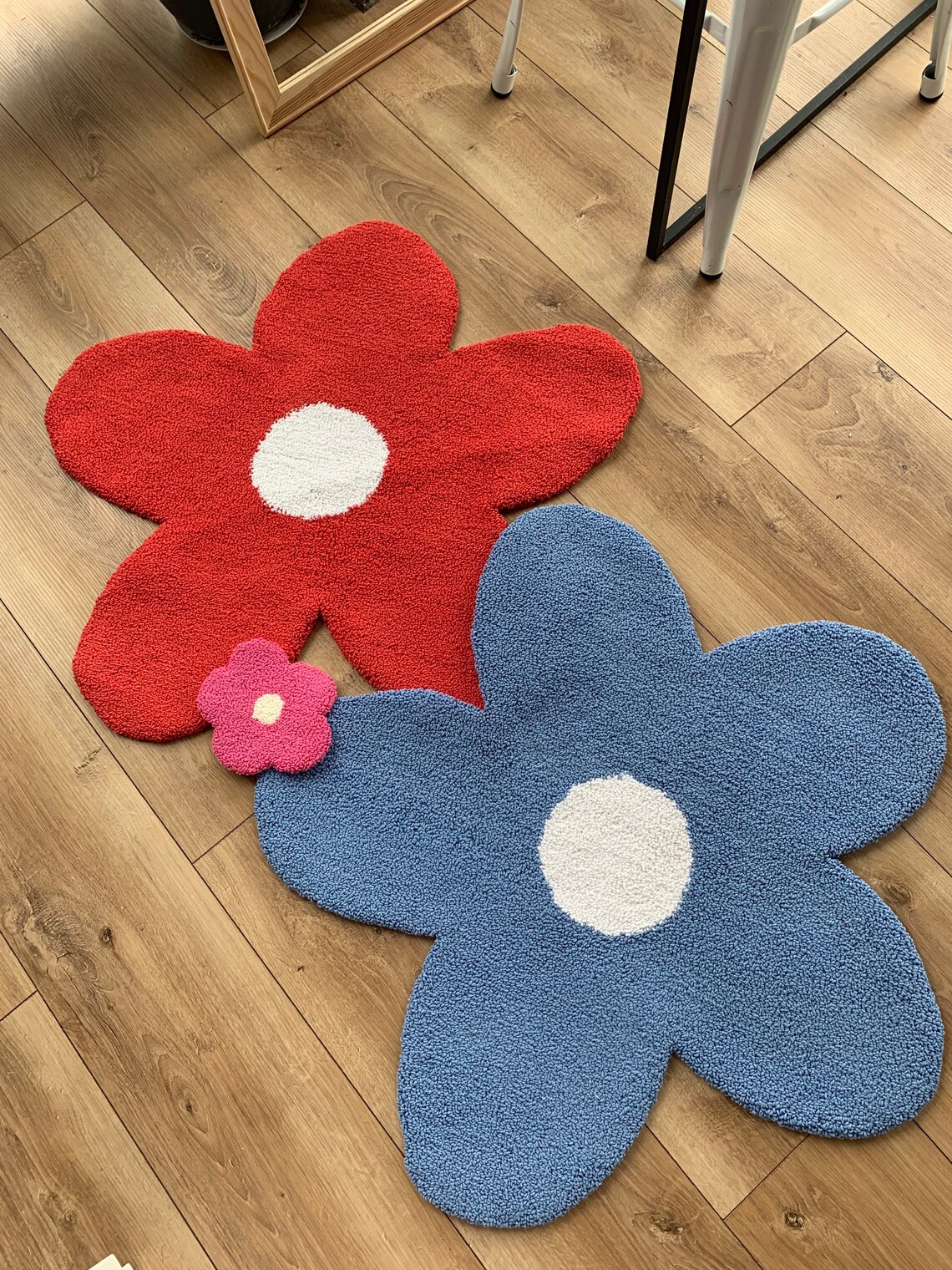 Handmade tufted custom flower rug. Any color | Etsy