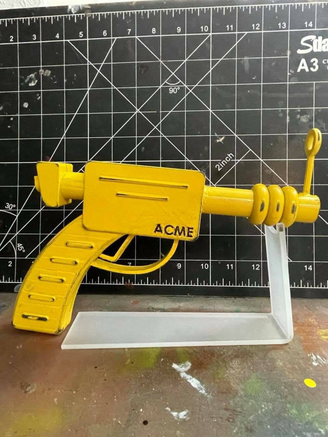 Ray Gun, Marvin the Martian Ray Gun Replica. Prop Blaster Full Size W ...