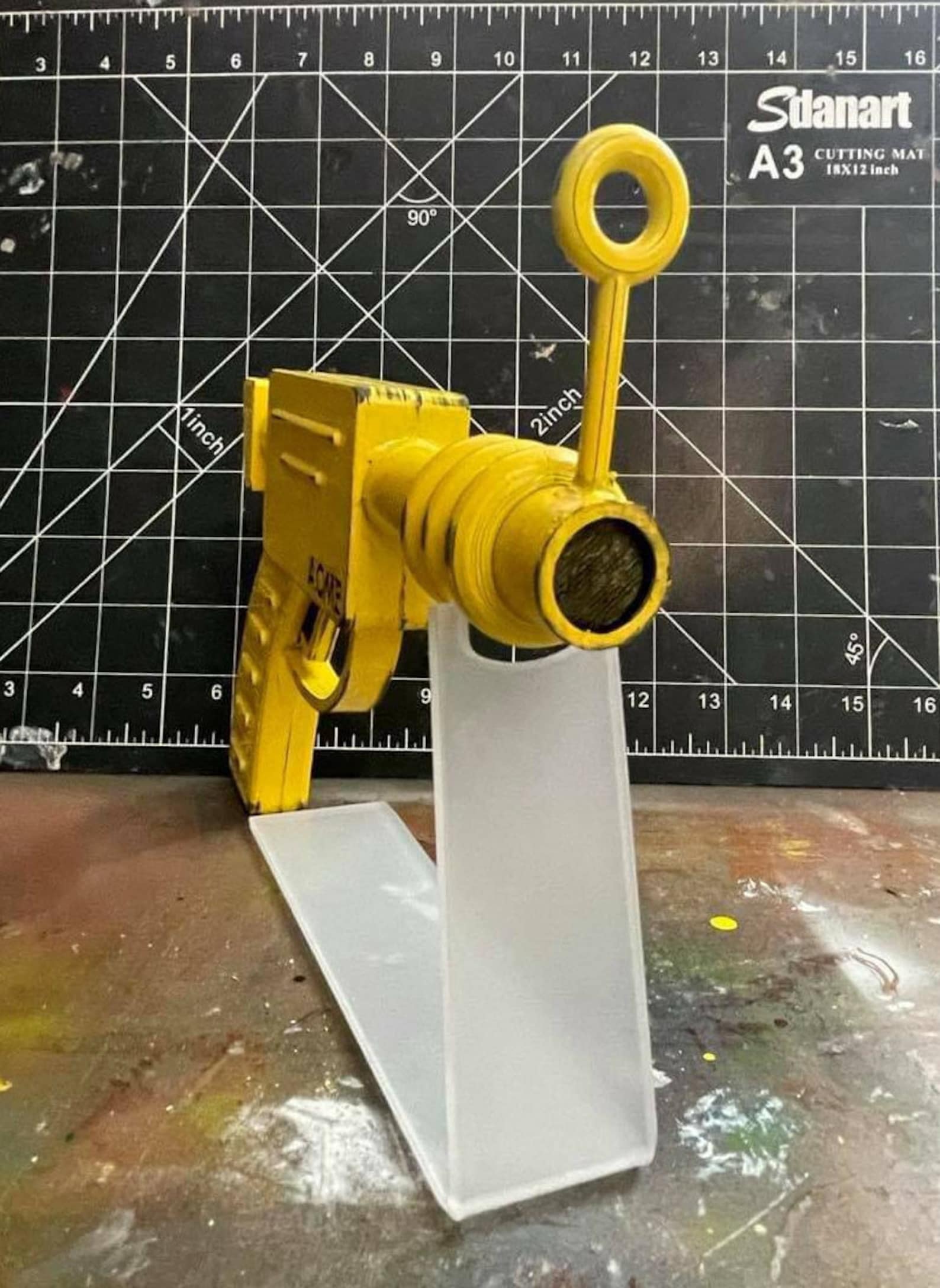 Ray Gun, Marvin the Martian Ray Gun Replica. Prop Blaster Full Size W ...