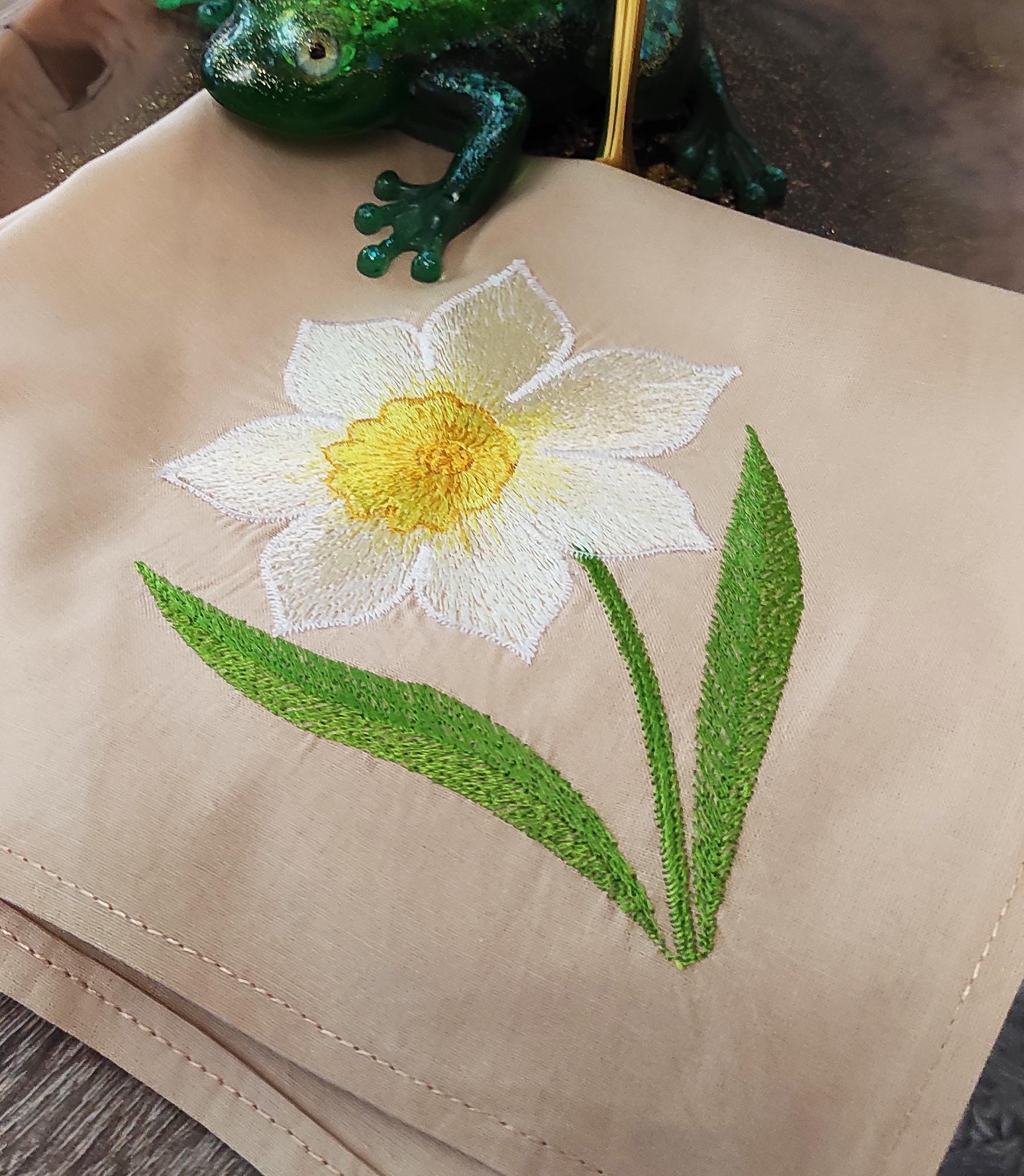 Daffodil Machine Embroidery Design – 4 Sizes | Spring Floral Embroidery ...