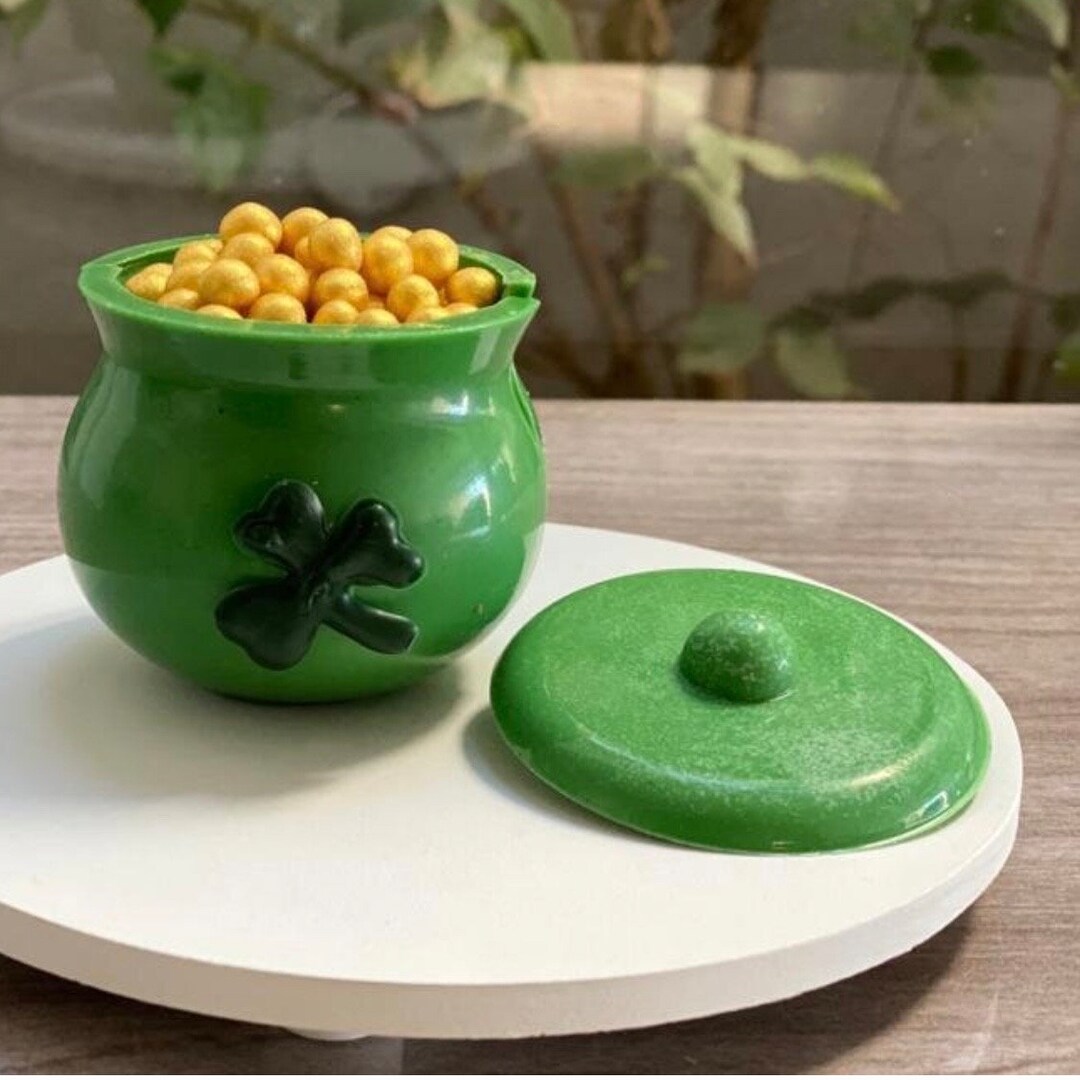 Breakable Saint Patricks Day Pot O' Gold Gourmet Ghirardelli Chocolate ...