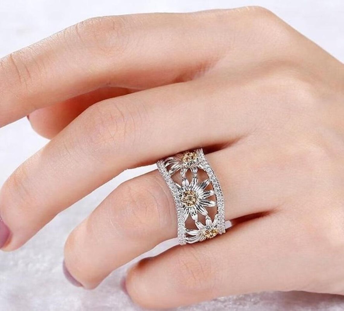 Elegant Daisy Flower Eternity Ring, Yellow & White Round Diamond Ring ...