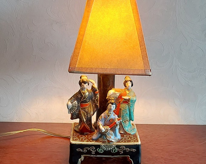 Japanese Kutani Porcelain Geisha Maid Lamp With Hand-painted Geishas on ...
