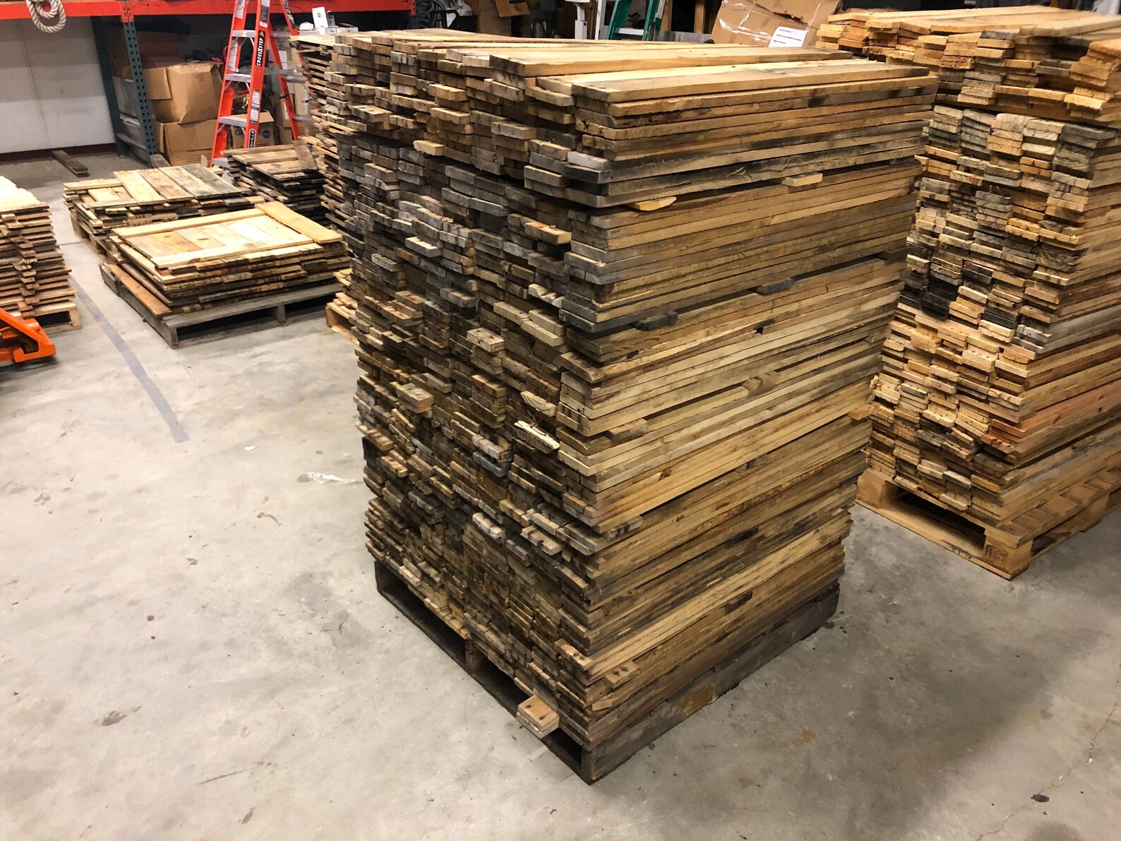 Bulk Pallet Wood 700 Boards / 500 Square Feet Perfect for Walls ...