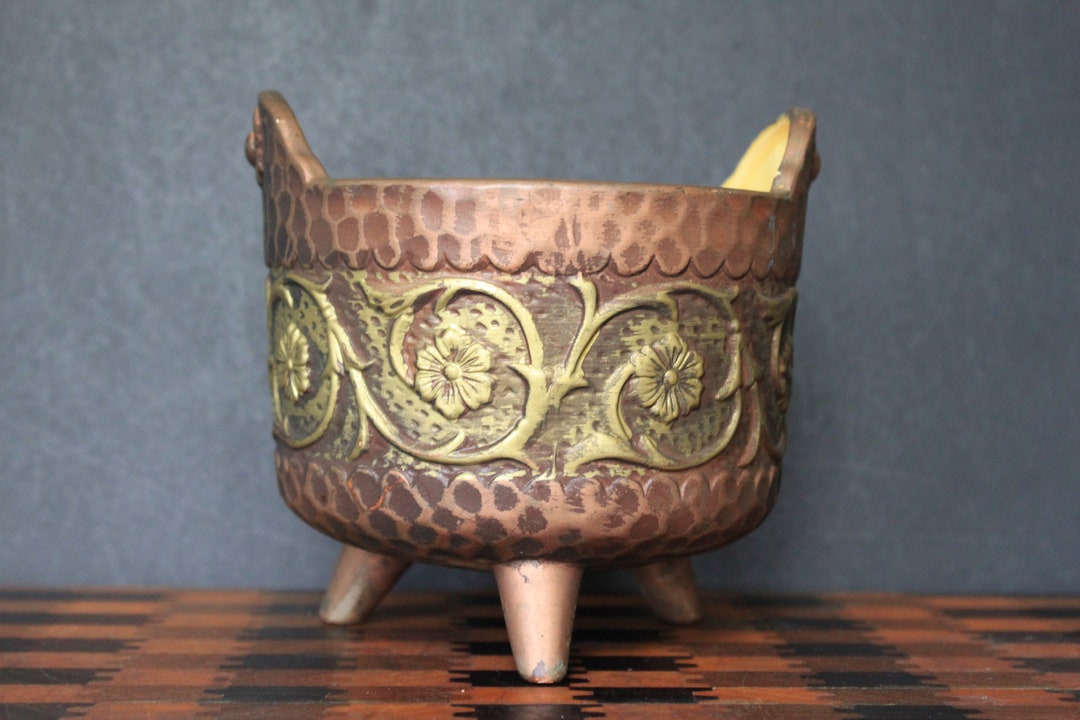 Vintage Ceramic Barrel Planter. Grandmacore Mantel Decor. 3 Legged ...