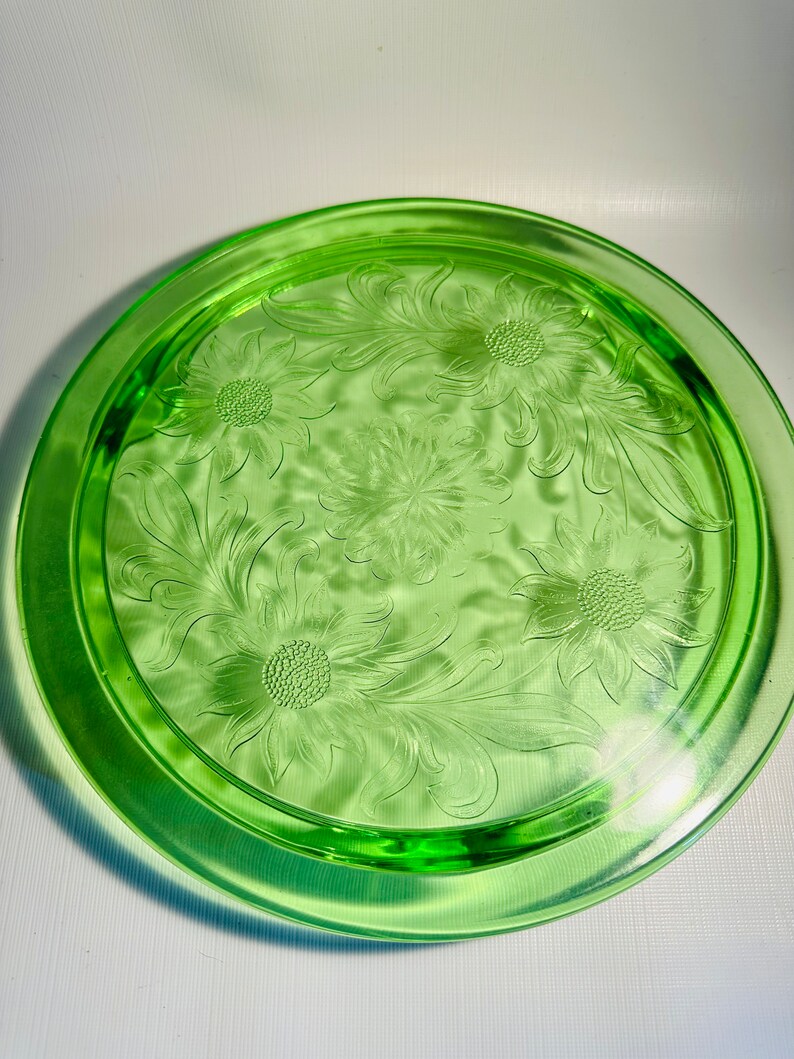 1930s Uranium Glass Sunflower Pattern Trivet by Jeannette - Etsy