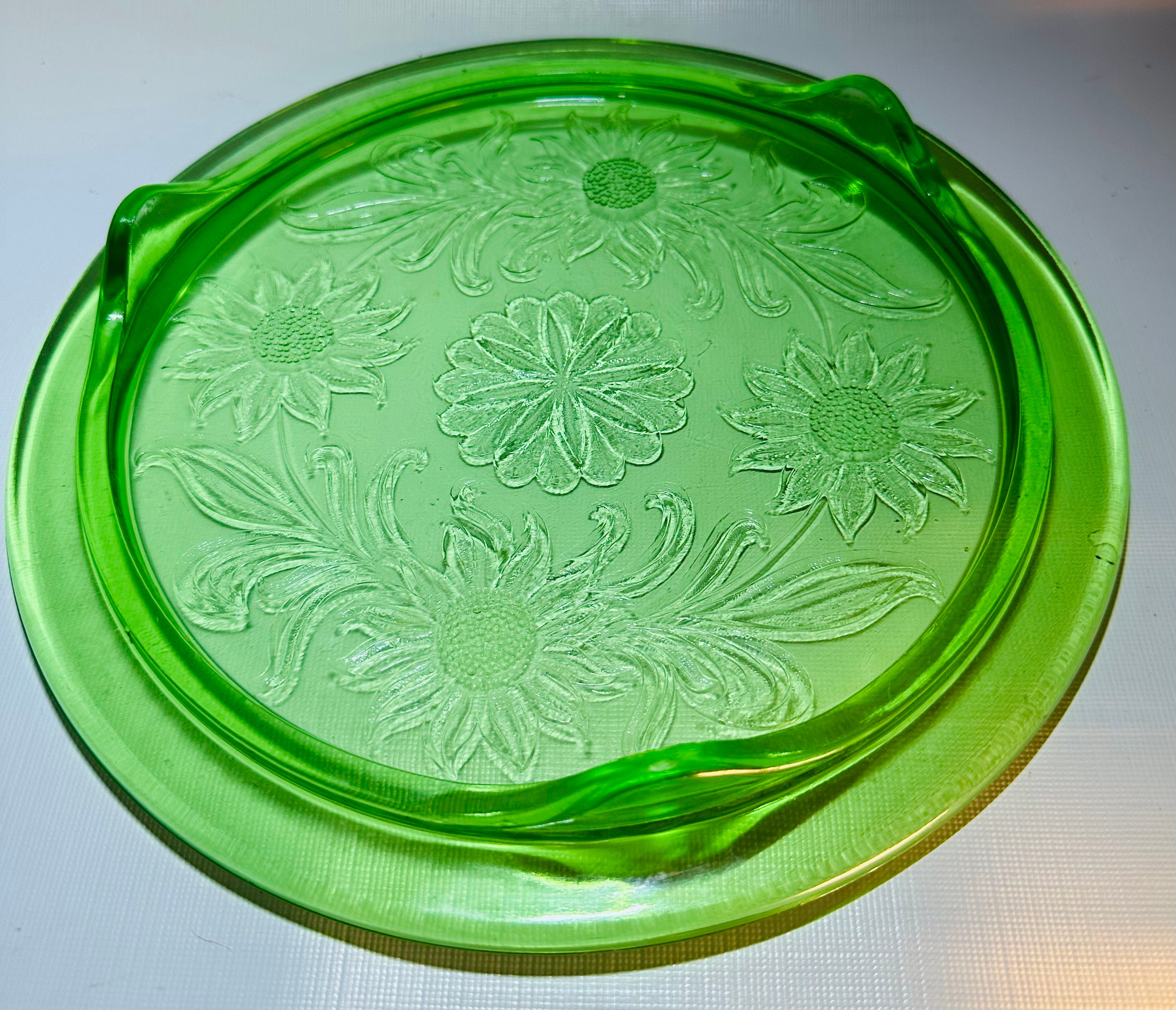 1930s Uranium Glass Sunflower Pattern Trivet by Jeannette - Etsy