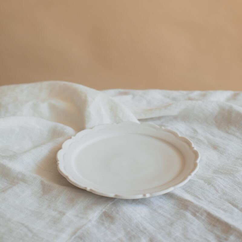 Minimal dinnerware Kasumi Fujimura Twist plate Japanese handmade Matte ...