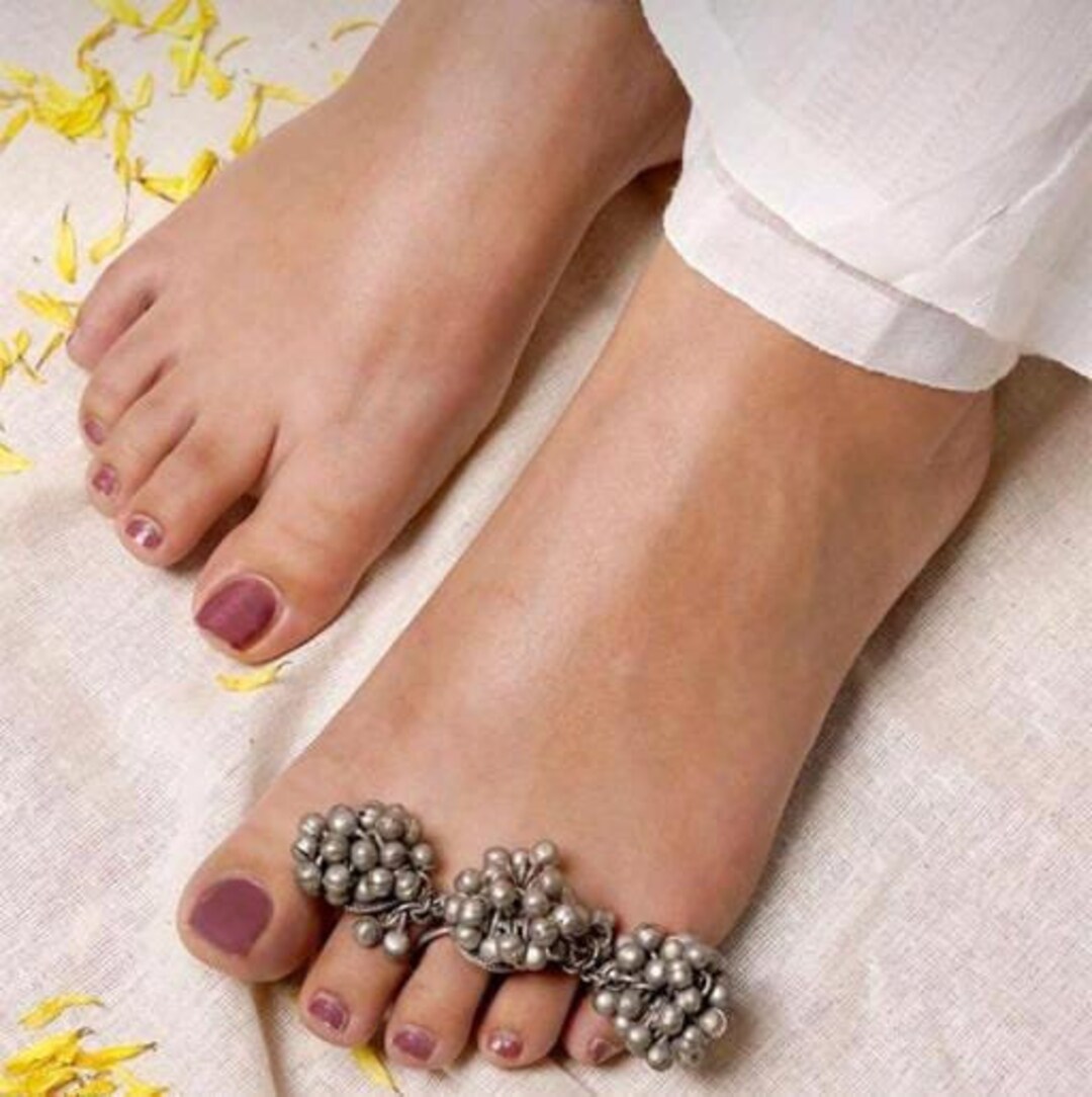 Indian Silver Ghungroo Big Toe Ring, Animal Body Jewelry, Women Party ...