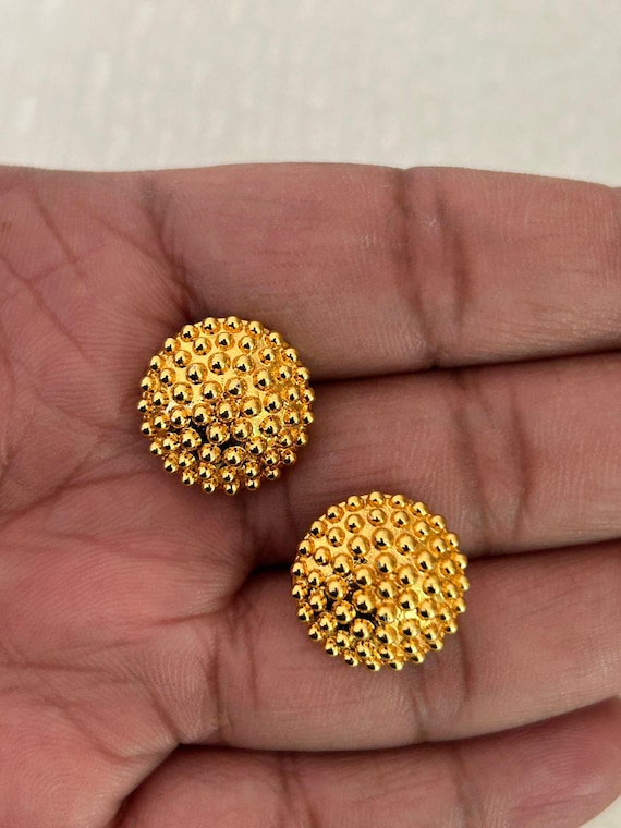 Oxidized studs store