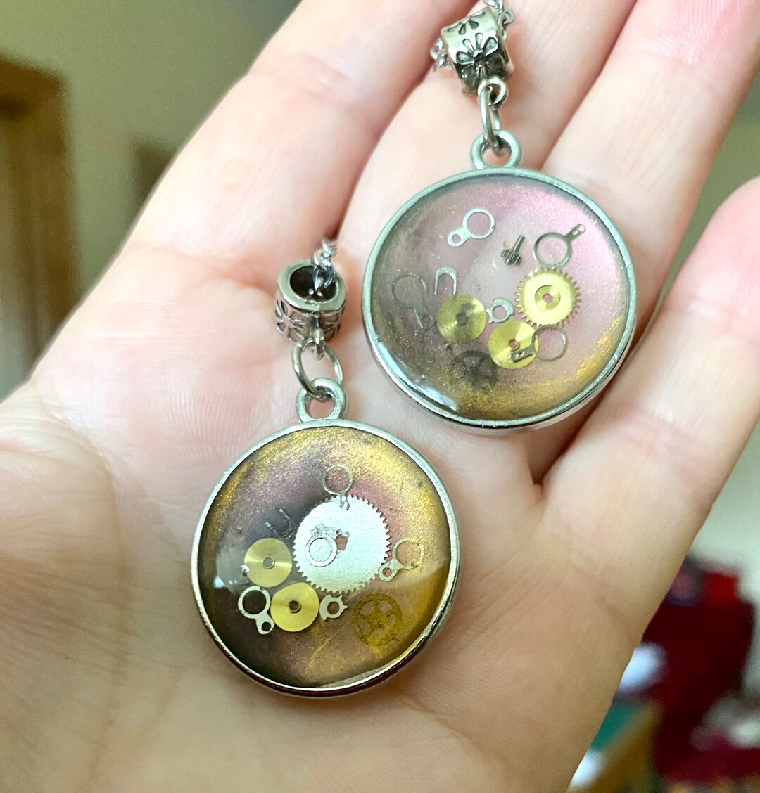 Clock Mechanism Round Locket Pendant Necklace, Pink Gold Shadow Epoxy ...