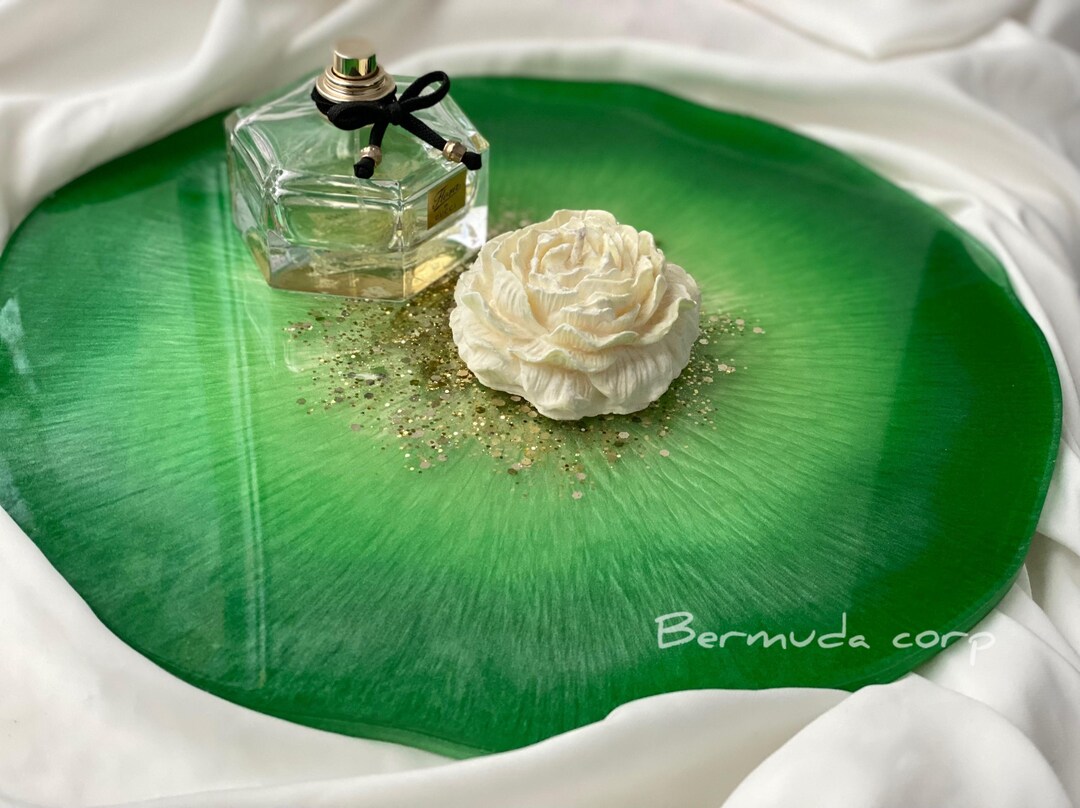 Resin Iridescent Green and Gold Tray, Round Handmade Epoxy Emerald Tray ...