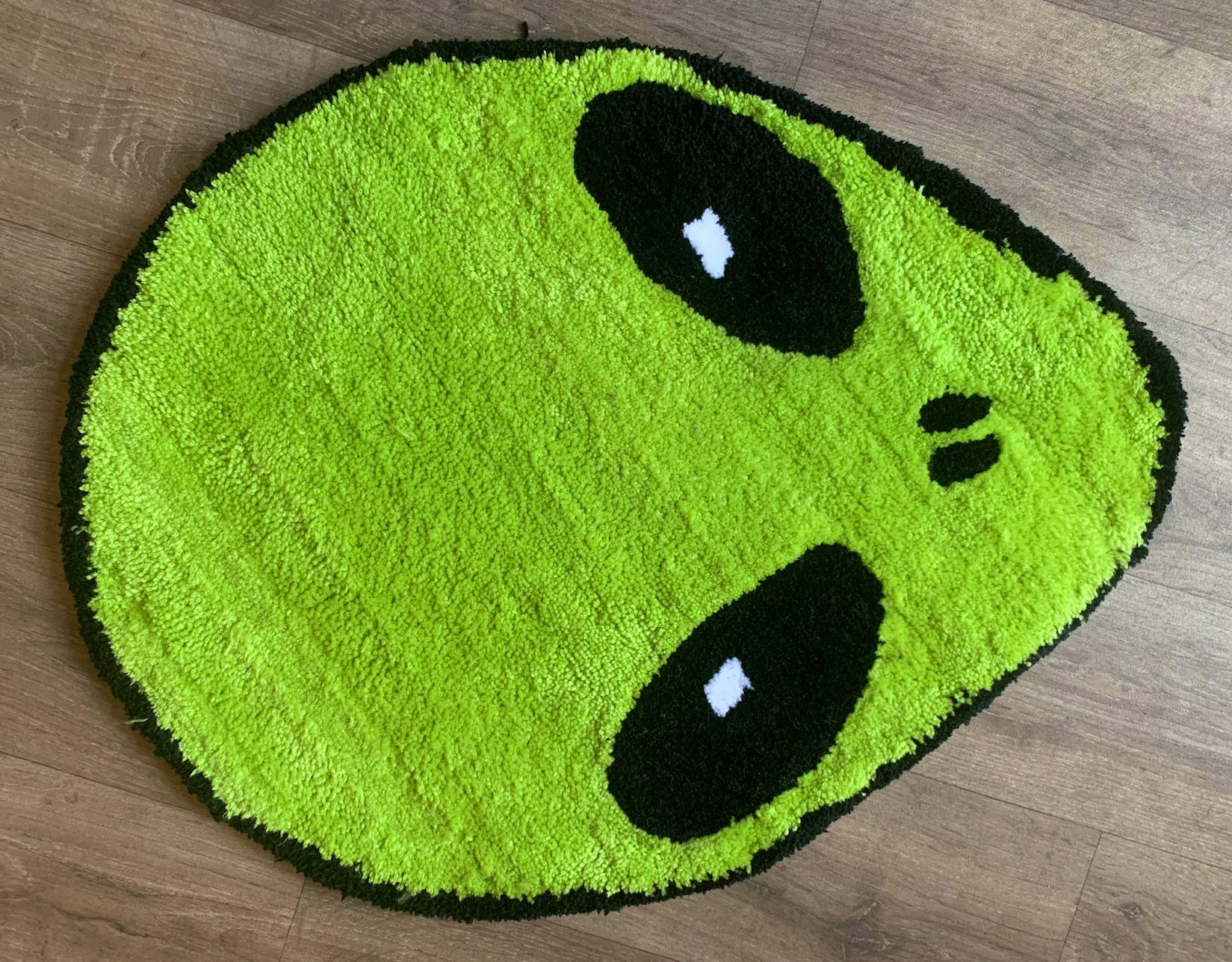 Green Alien Rug / Hanging Wall Piece Decor - Etsy UK