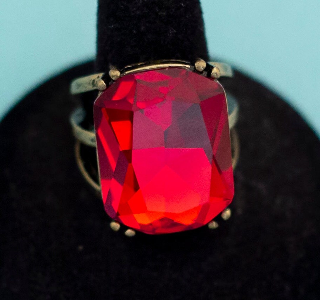 Vintage Bright Red Gemstone Ring Size 8 E27 - Etsy