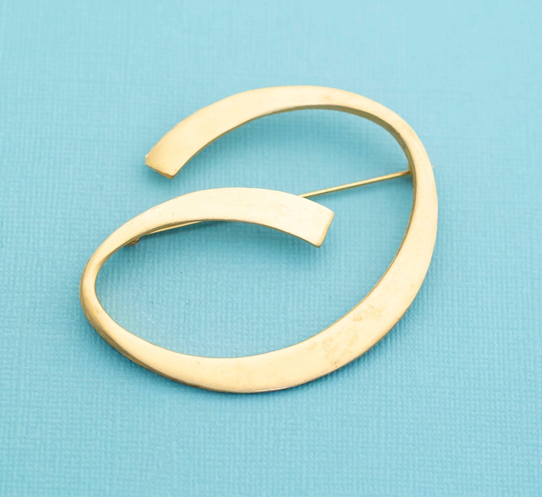 Vintage Letter "e" or "a" Spiral Minimalist Gold Tone Brooch E27 - Etsy