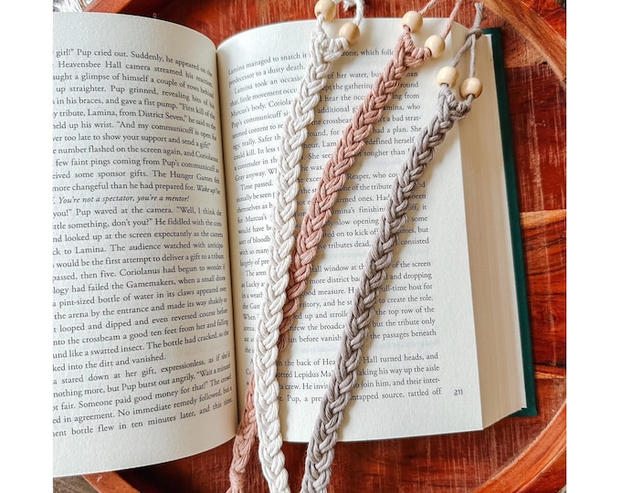Macrame Bookmark // Bookmark // Boho Bookmark // Braided Bookmark ...