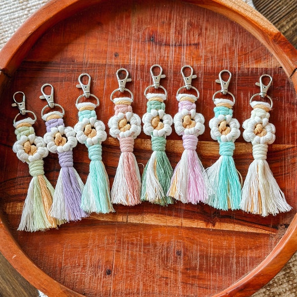 Daisy Keychain - Etsy
