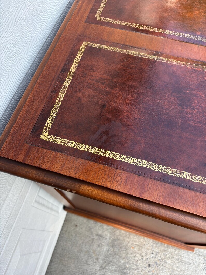 Stunning Vintage Leather Top Desk, Mahogany Executive Desk, Sligh ...