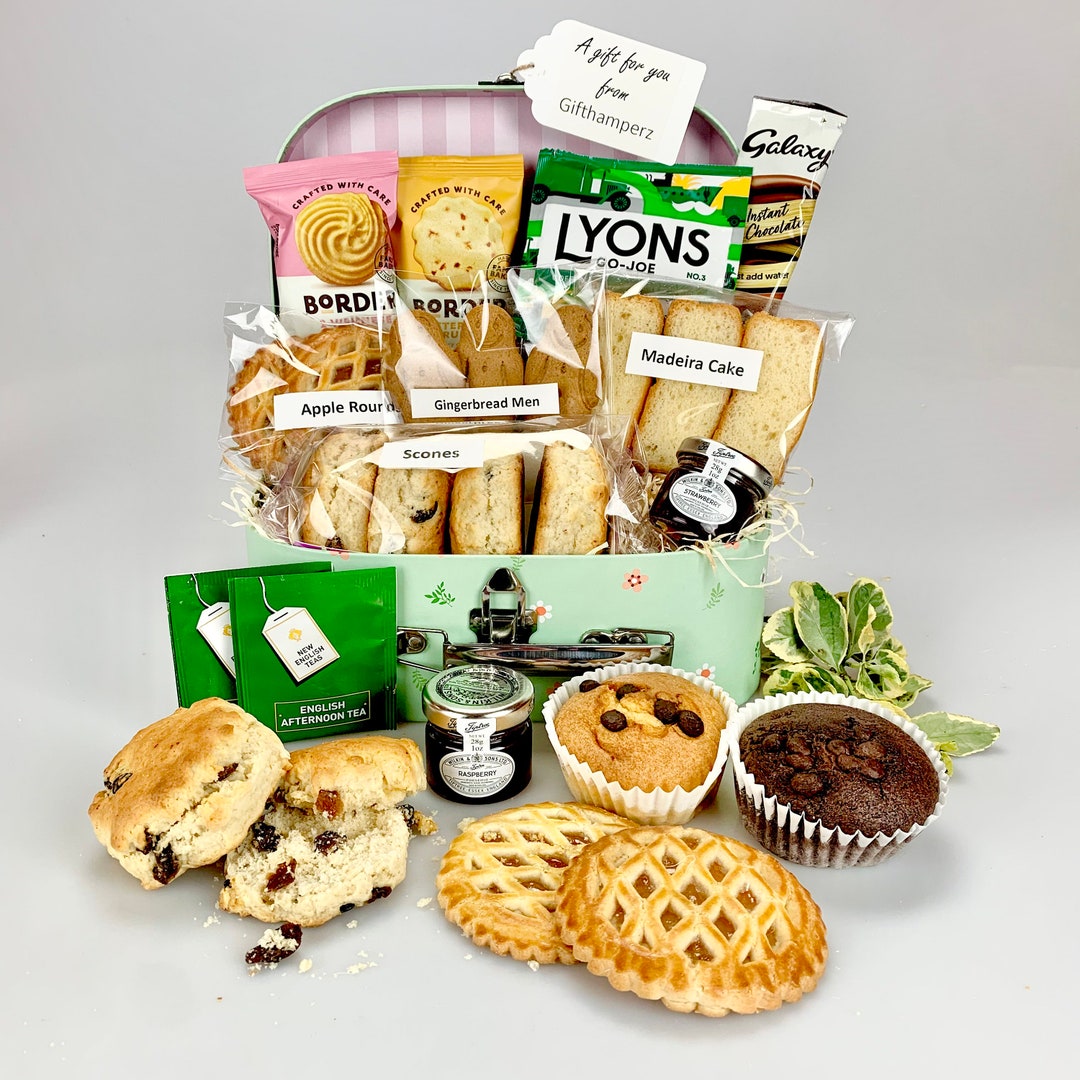 Large Afternoon Tea Box , for 2 - 4 Persons Scones, Pastries Muffins ...
