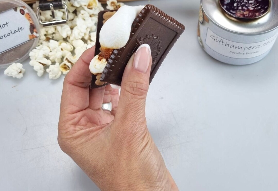 Smores Fondue Chocolate Kit Hamper | Milk Chocolate, Marshmallows ...