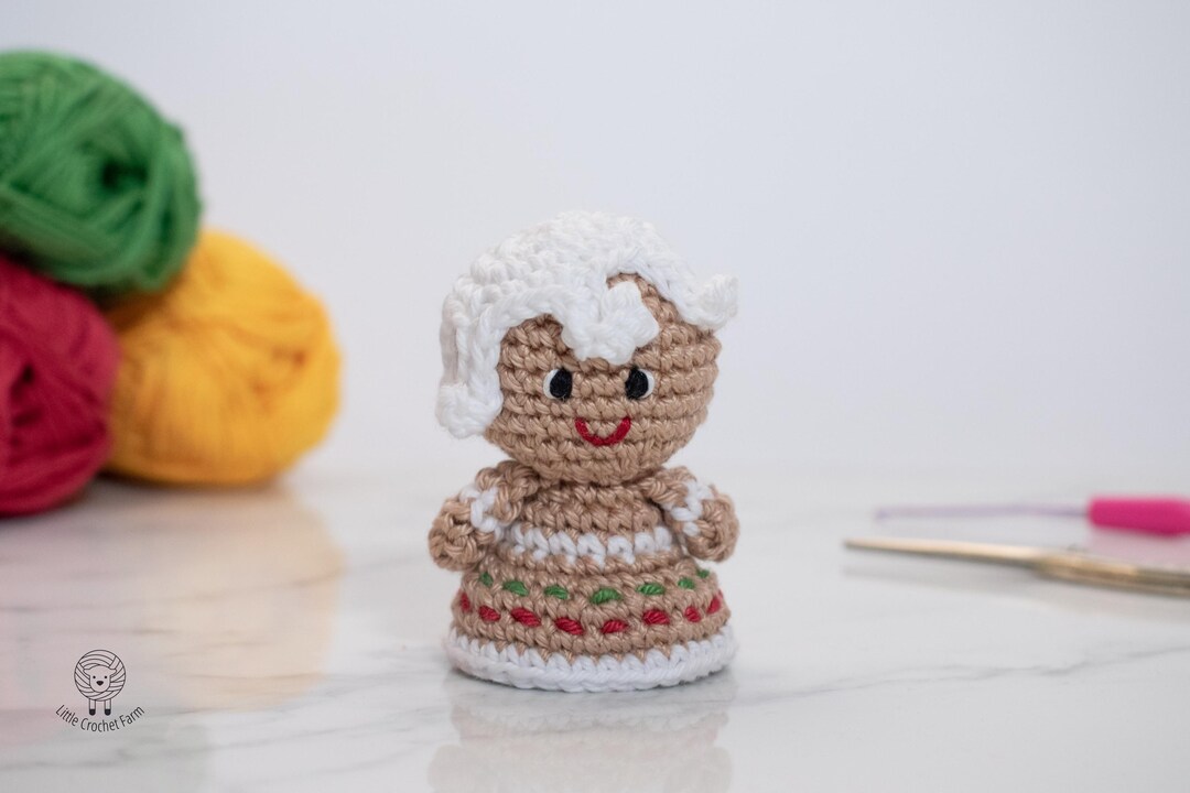 Gingerbread Woman Mini Amigurumi Pattern | Mini Gingerbread Girl ...