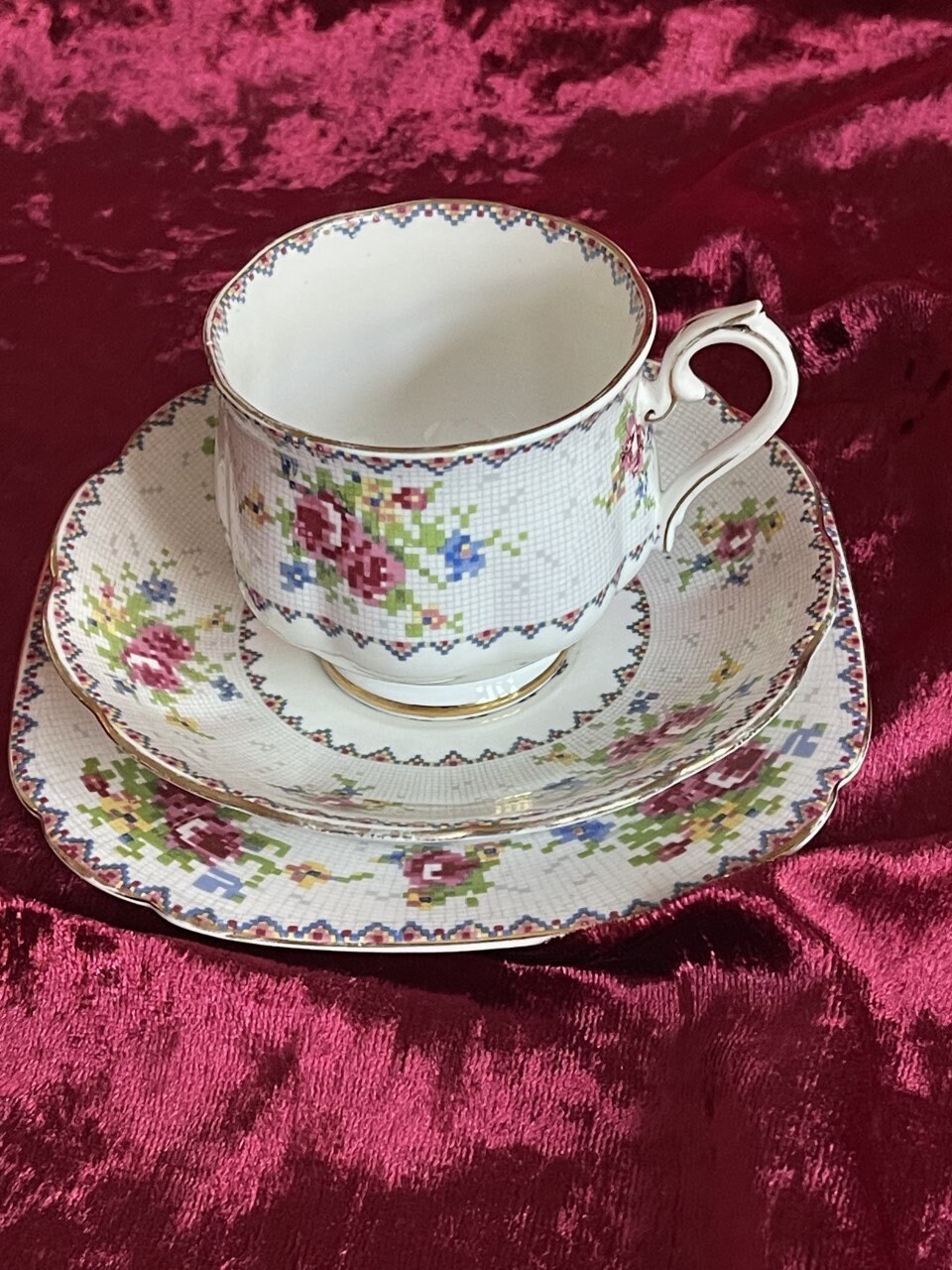 Royal Albert "petit Point" Tea Set Complete With Teapot. Stunning ...