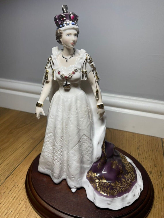 Royal Worcester Queen Elizabeth II Figurine. Limited Edition - Etsy ...