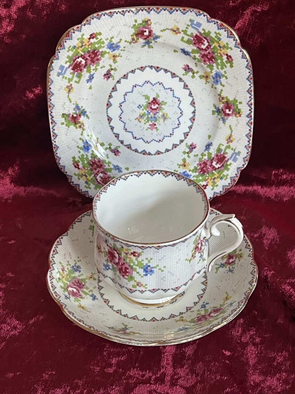 Royal Albert "petit Point" Tea Set Complete With Teapot. Stunning ...