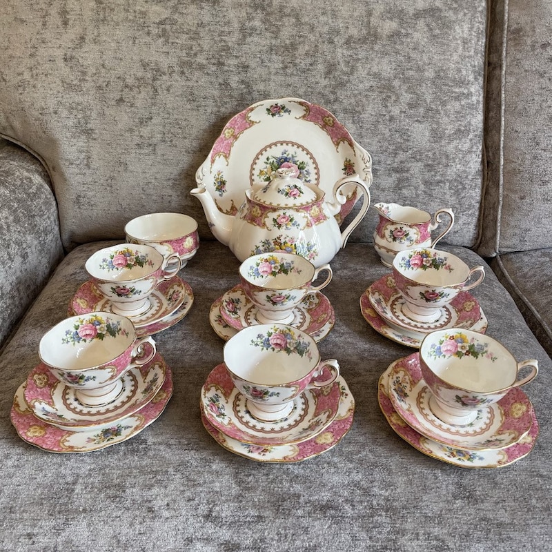 Lady Carlyle - Etsy