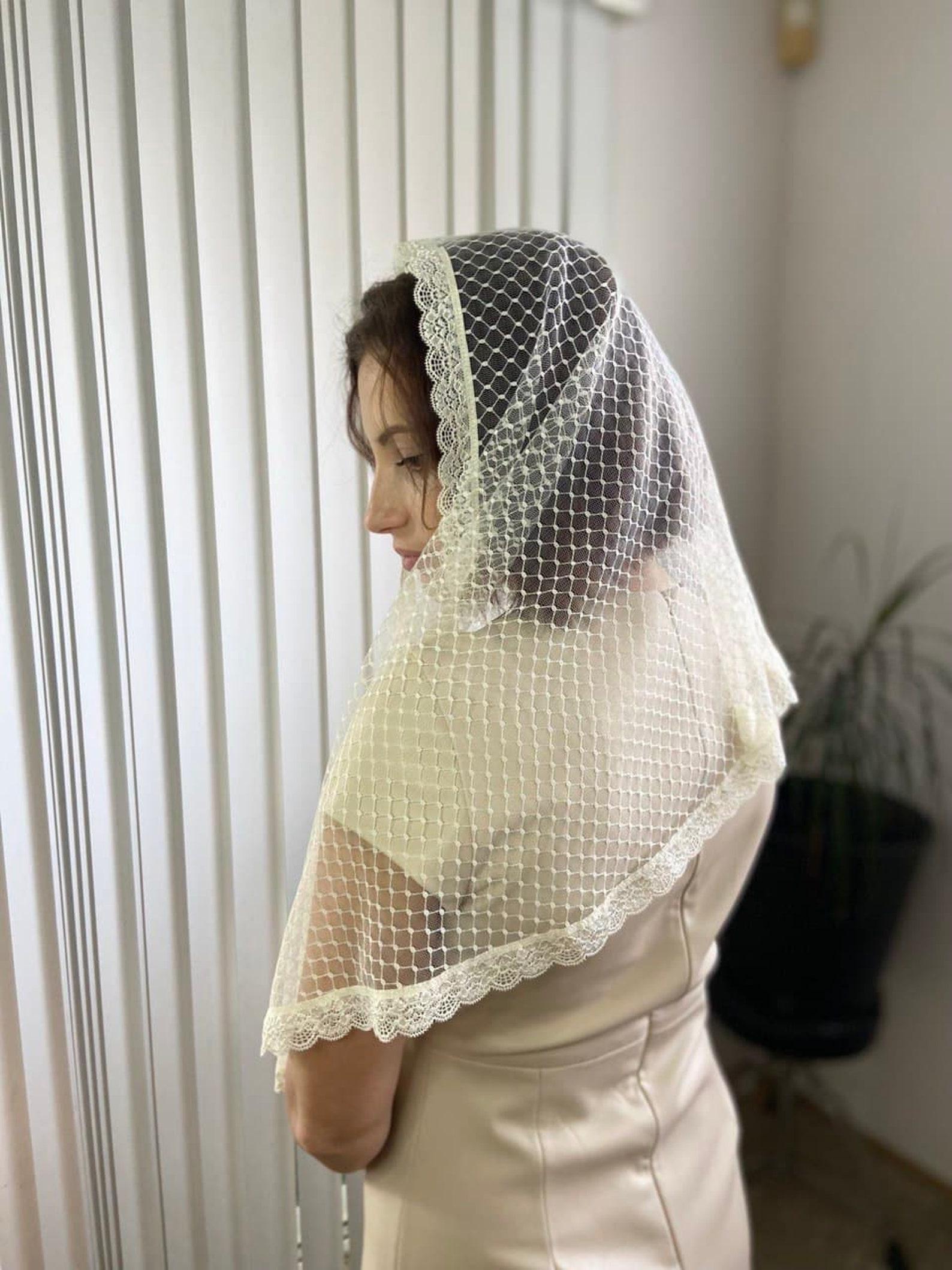 READY-TO-SHIP Dotted Mantilla Lace Trim Catholic Mantilla Chapel Veil ...