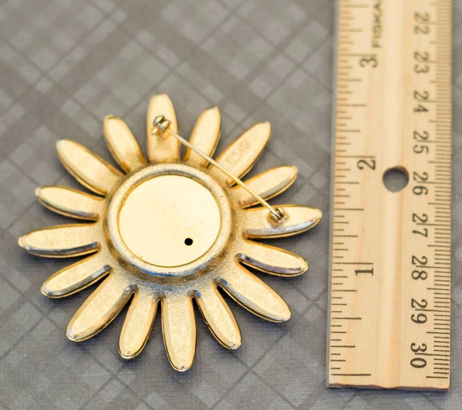Vintage Boho Daisy Floral Brooch by Avon G13 - Etsy