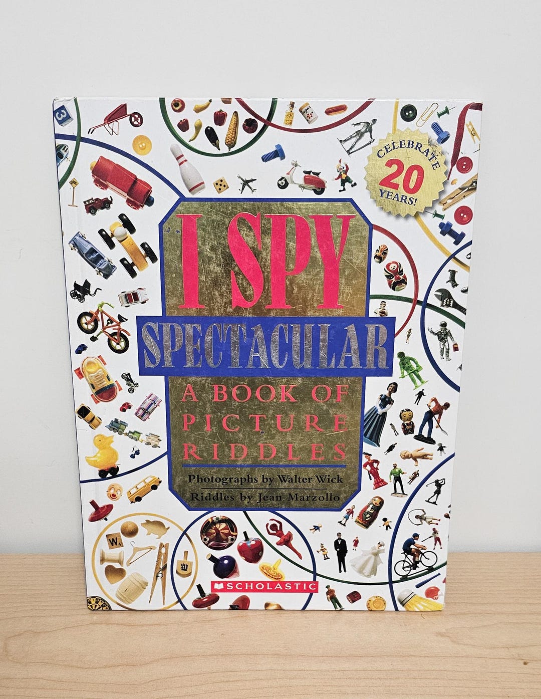 I Spy Spectacular - A Book of Picture's and Riddles - Walter Wick ...