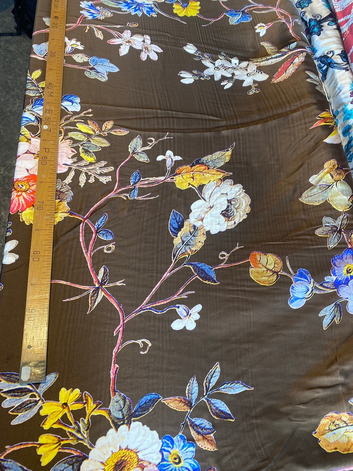 Brauner Stoff Seide mit Blumen - Etsy.de