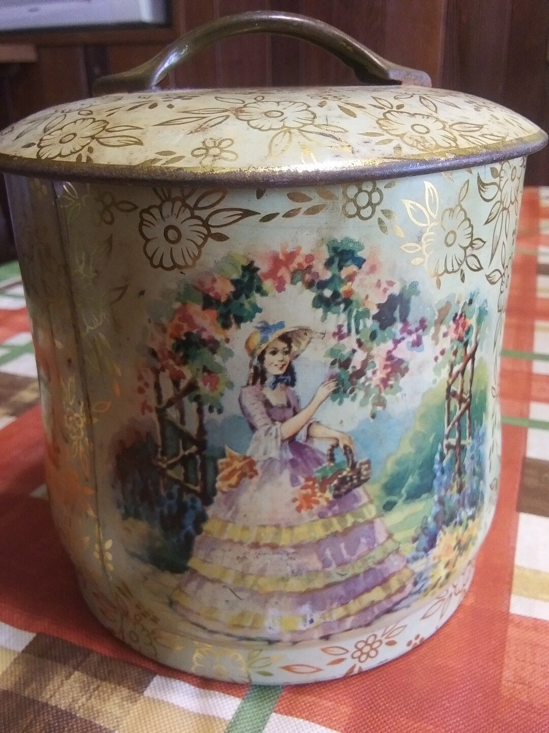 Beautiful Vintage Tin With Handled Lid, the Metal Box Company, Made in ...