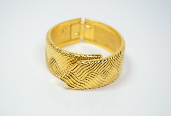 1990s TRIFARI Gold Tone Hinged Bangle Bracelet with M… - Gem